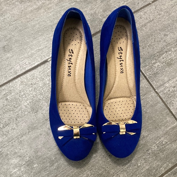 Styluxe | Shoes | Styluxe Size 8 Royal Blue Heel With Gold Accent ...